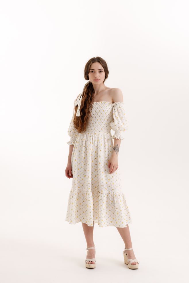 Квіткова сукня з відкритими плечима і рюшею понизу міді Nine